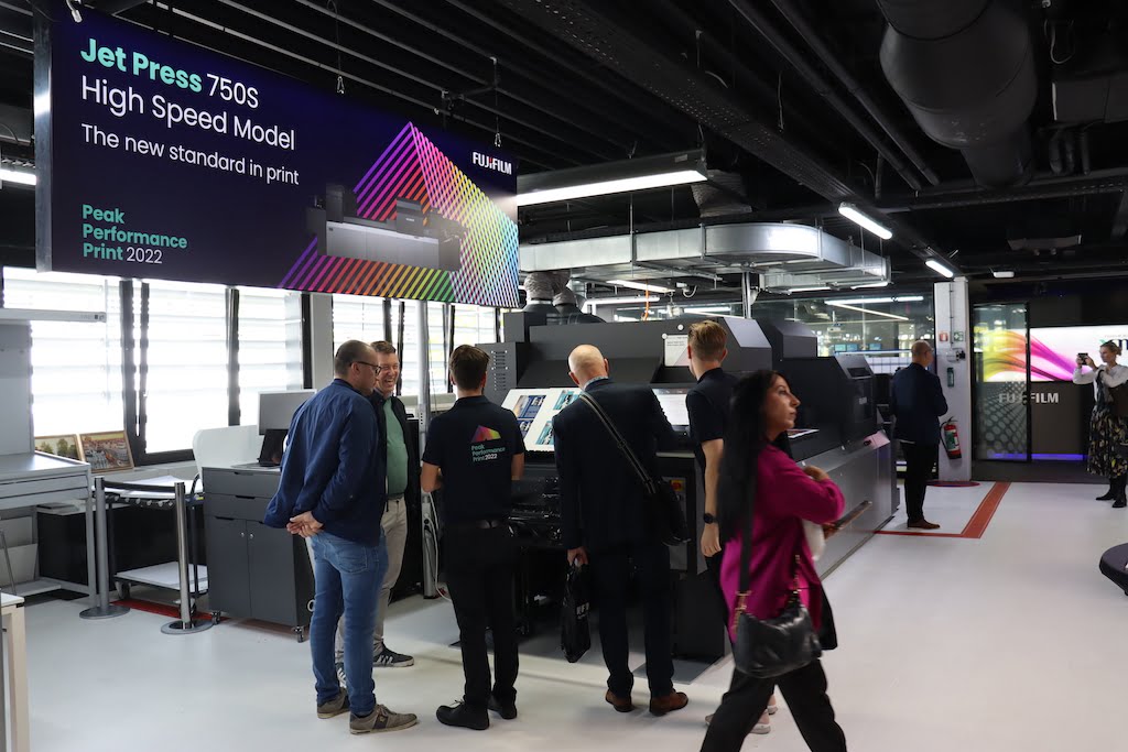 Fujifilm dundrer frem i print on demand-segmentet
